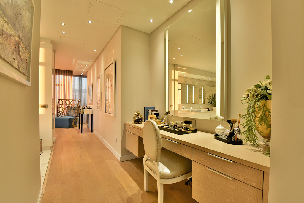 Sandhurst Penthouse | 11th Floor, Embassy Towers